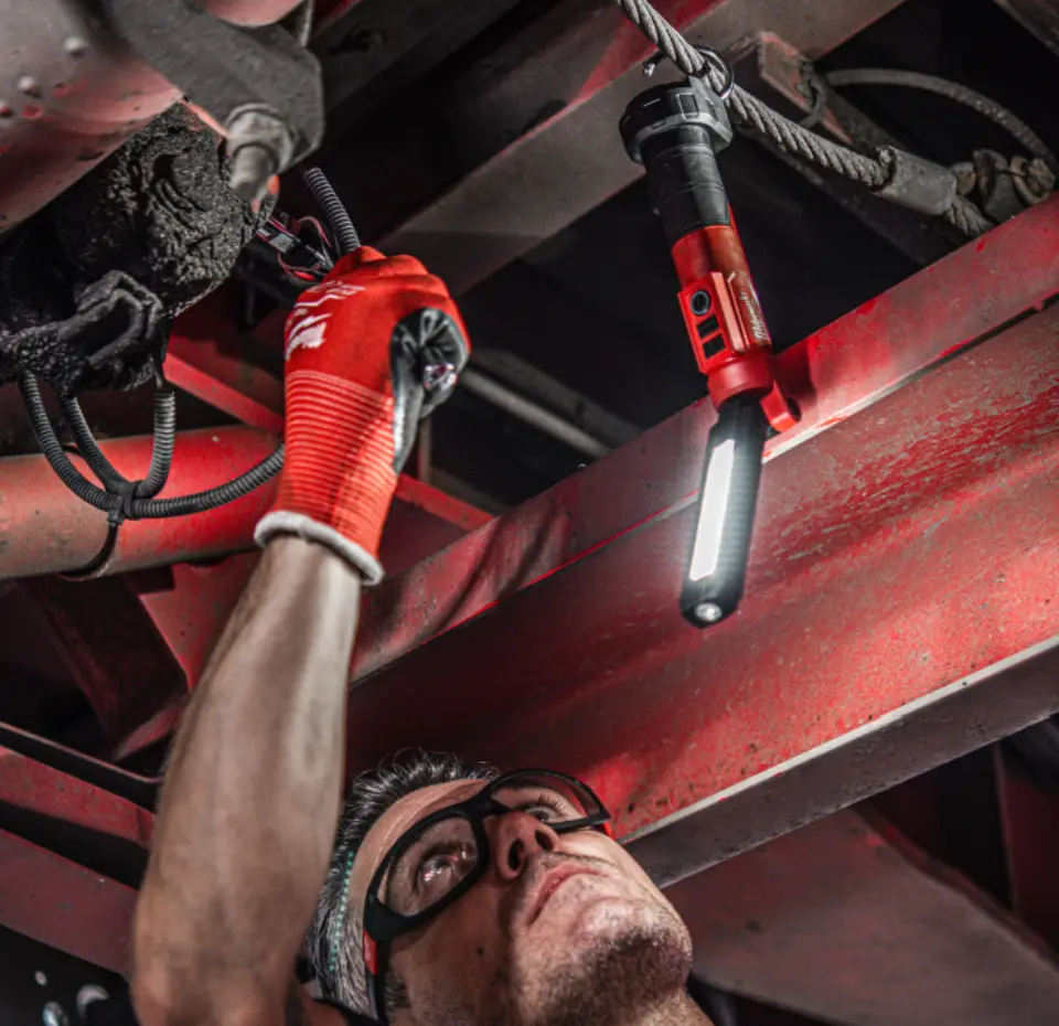 Milwaukee L4SL550-301 REDLITHIUM™ USB Stick Light 550 Lumens with ...